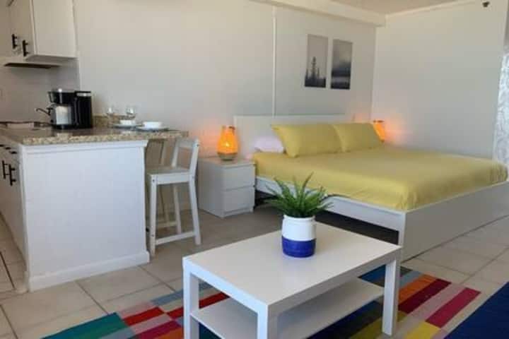 Amazing Oceanfront Studio - Daytona Beach, FL