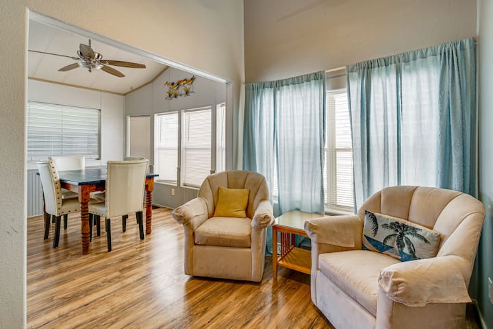 Steps To Bay! Home W/ Pool Access In Port Isabel - Port Isabel, TX