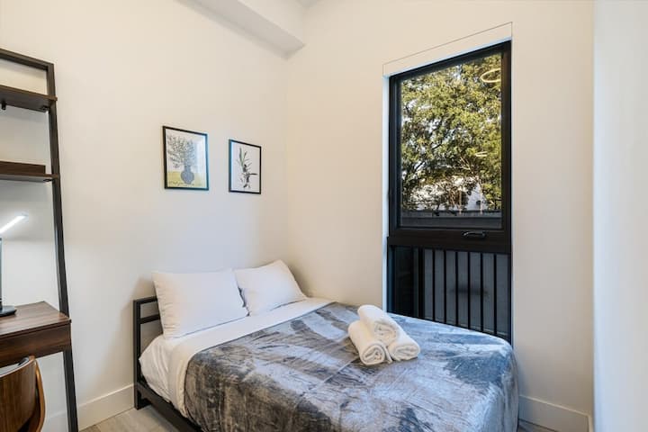 Olive Private Bed/bath, Access To Roof Deck Garden - Miami, FL