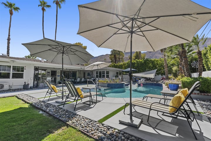 Desert Flamingo House - Palm Springs, CA