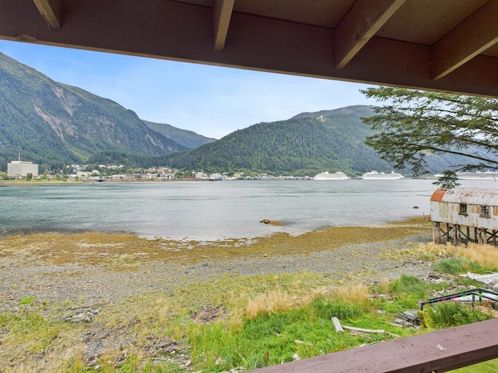 Oceanfront W/ Incredible Views - Juneau, AK