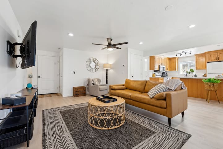 Casa Cliffside 2: Spacious Flat W/ Private Yard - ローガン, UT