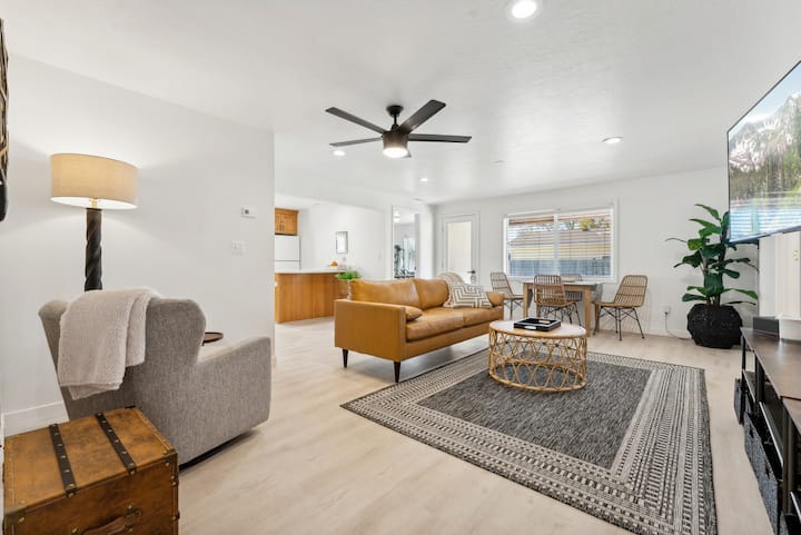 Casa Cliffside 2: Spacious Flat W/ Private Yard - ローガン, UT