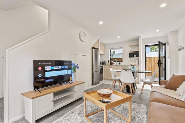 Cozy 2br Getaway In Te Kanawa Crescent - Auckland