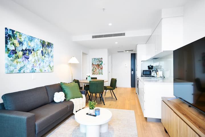 Urban Luxe Southbank Poolside Escape - Melbourne