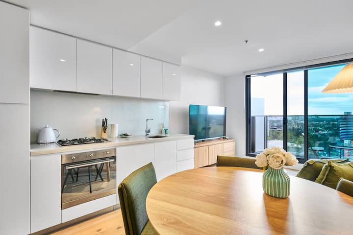 Urban Luxe Southbank Poolside Escape - Melbourne