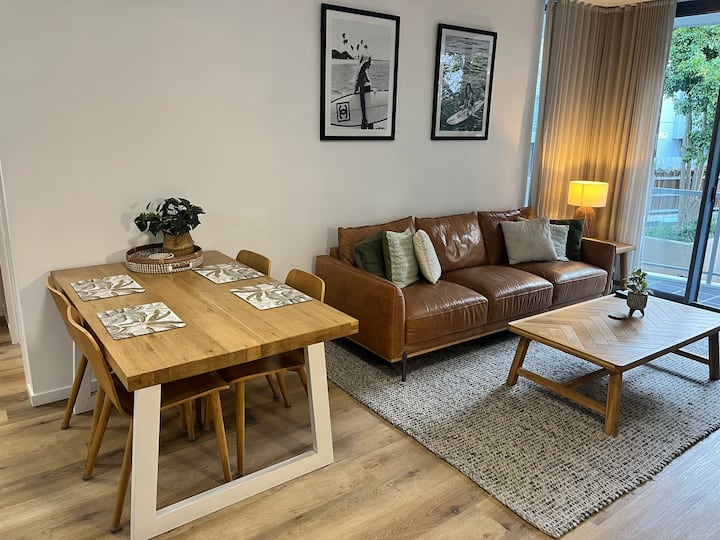 Coastal Chic Getaway Steps From Burleigh Beach - Coolangatta