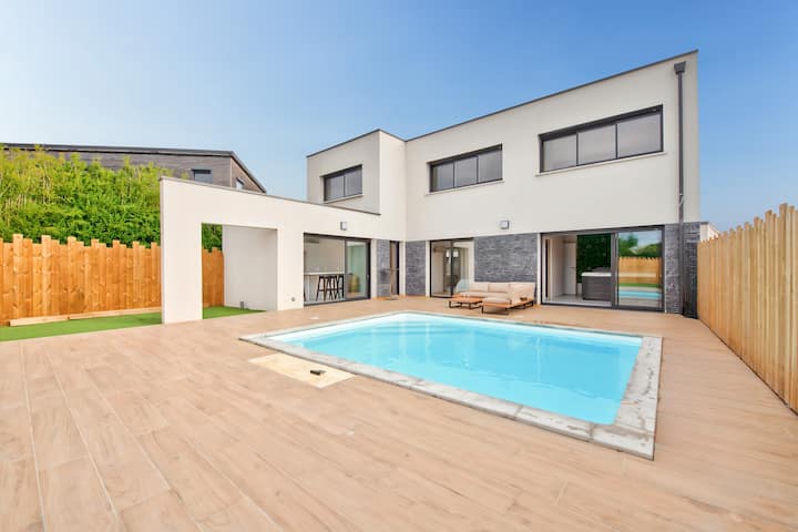 Villa Pour 9 - Piscine Chauffée - Jacuzzi - Lannilis