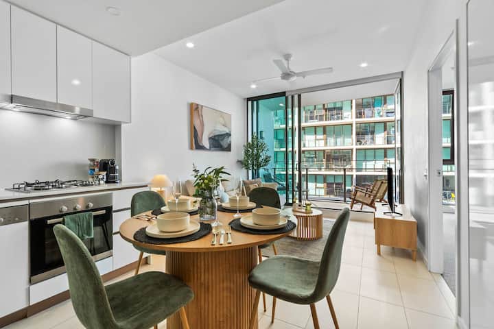 Free Parking | Modern Newstead Apt With Pool & Gym - Brisbane
