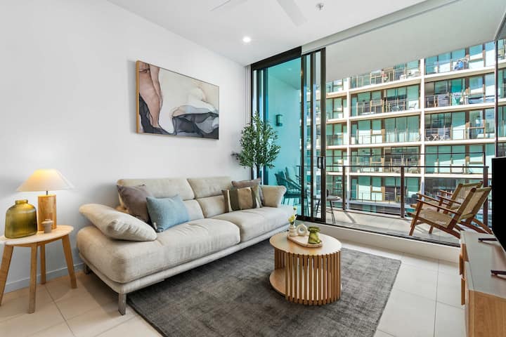 Gym, Pool, Free Car Park - Pet Friendly On Request - 紐斯特德