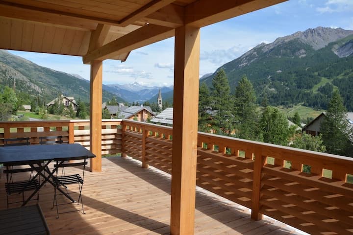 Cozy Chalet With Scenic View In Monêtier Les Bains - Névache
