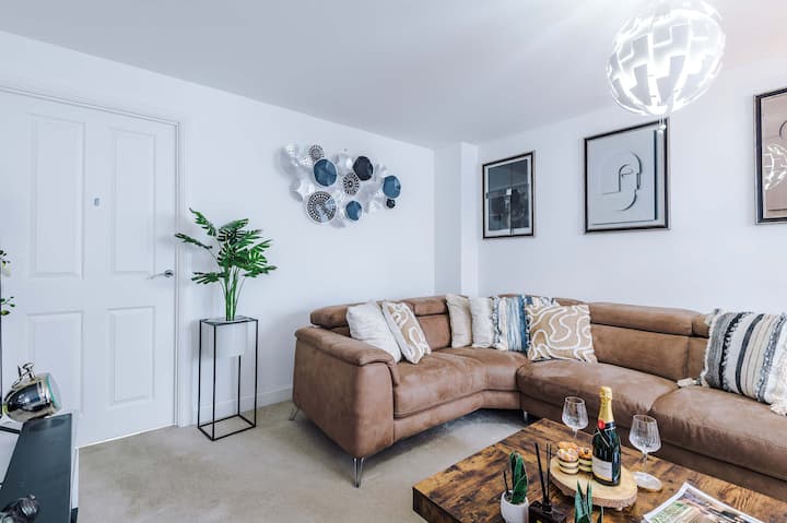 Stylish Stoke-on-trent 3 Bed - Parking, Long Stays - 스토크온트렌트