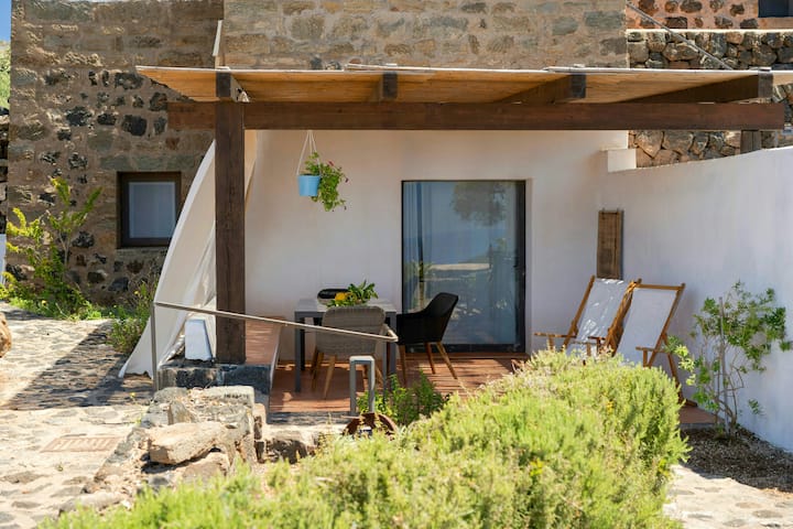 Historic Dammuso With Sunset Views In Rekhale - Pantelleria