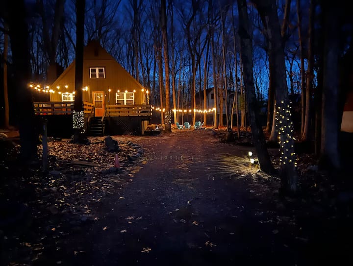 *New* A-frame Escape | Cozy Fireplace And Firepit - East Stroudsburg, PA