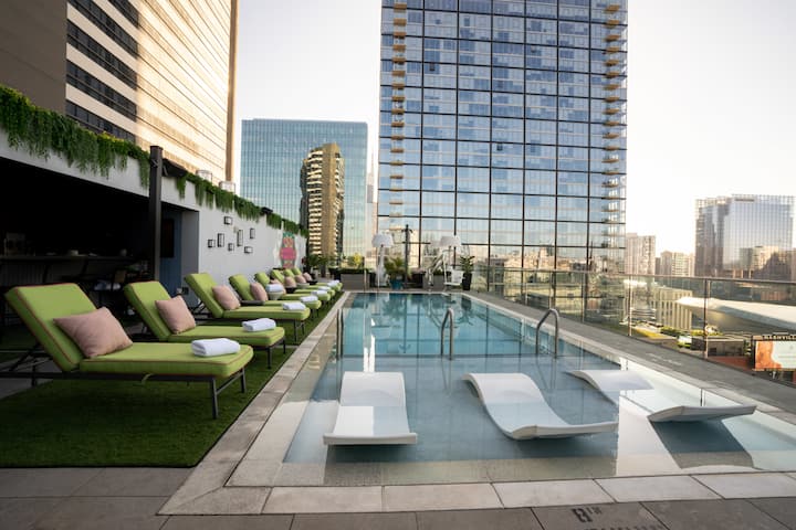 Just Blocks From Lower Broadway + Rooftop Pool - Nashville, TN