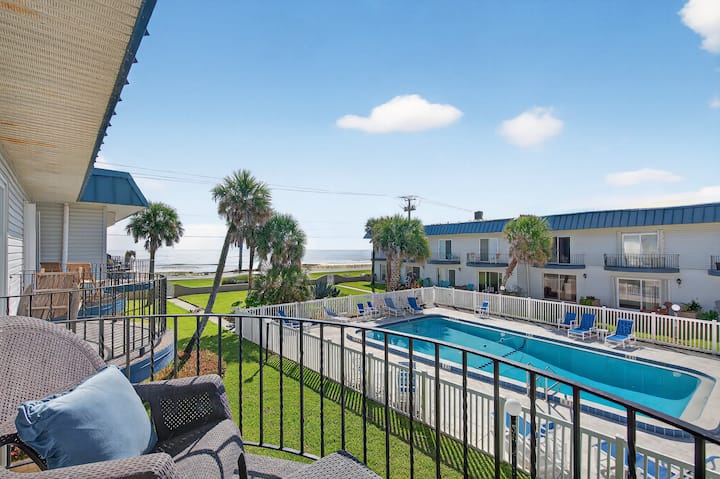 Blissful Beach Bungalow - Steps To No-drive Beach - Ormond Beach, FL