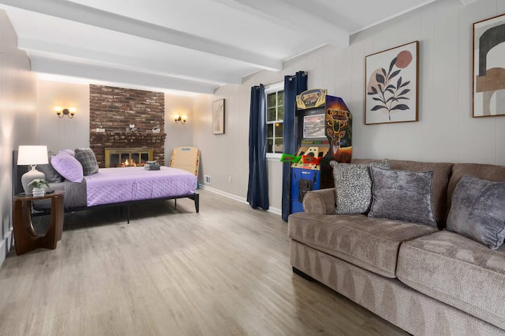 Sleeps 10_ Fenced Yard |Tvs In Every Room, Fifa - Overland Park, KS