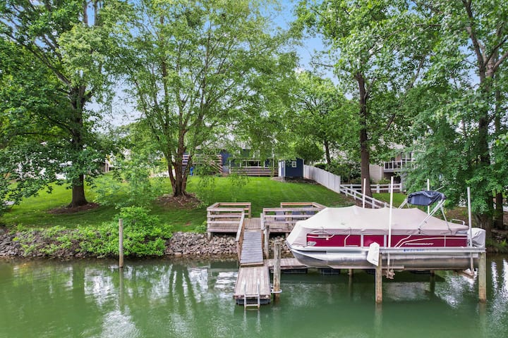 The Blue Bungalow - Stay For 8 - Davidson, NC