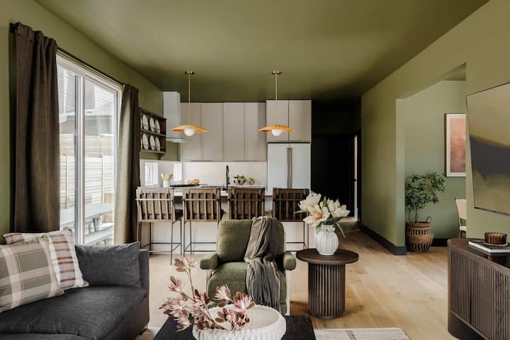 New Luxury Austin Retreat | Sauna And Hot Tub - Austin, TX