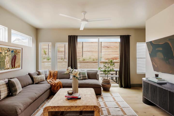 Luxe Two-story Austin Retreat | Hot Tub - Austin, TX