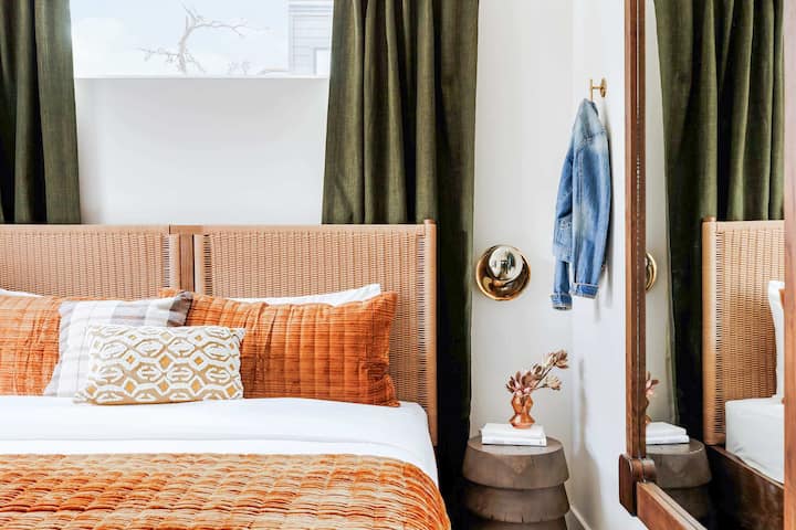 Modern Austin Retreat | Hot Tub + Sauna - Austin, TX