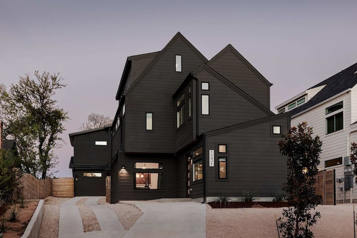 Refined Luxury Austin Escape | Hot Tub - Austin, TX