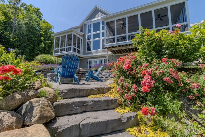 Dreamy Northern Michigan Escape, Chateau Sunrise - Suttons Bay, MI