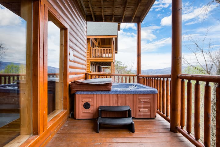 Sleeps 18 | Hot Tub, Game Room, Movie Theater - Pigeon Forge, TN