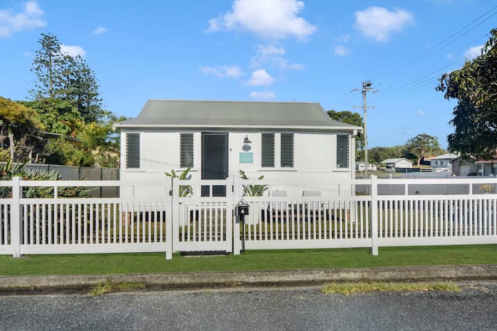Fisherman's Cottage - Walk To Pub, Club And River! - Harrington