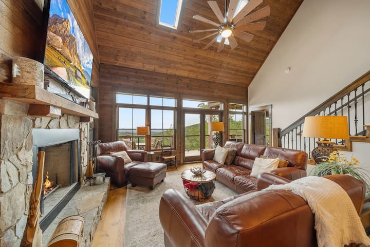 Mountaintop Lodge With Views - Boone, NC