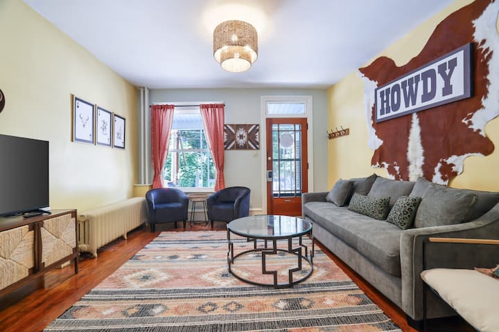 Spacious Broadway Home Downtown Western W/ Parking - Jim Thorpe, PA
