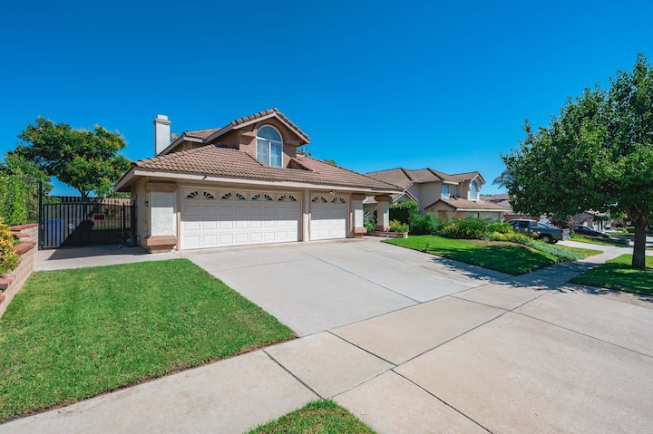 Near Ont Spacious 4br Family Retreat Safe Area - Ontario, CA