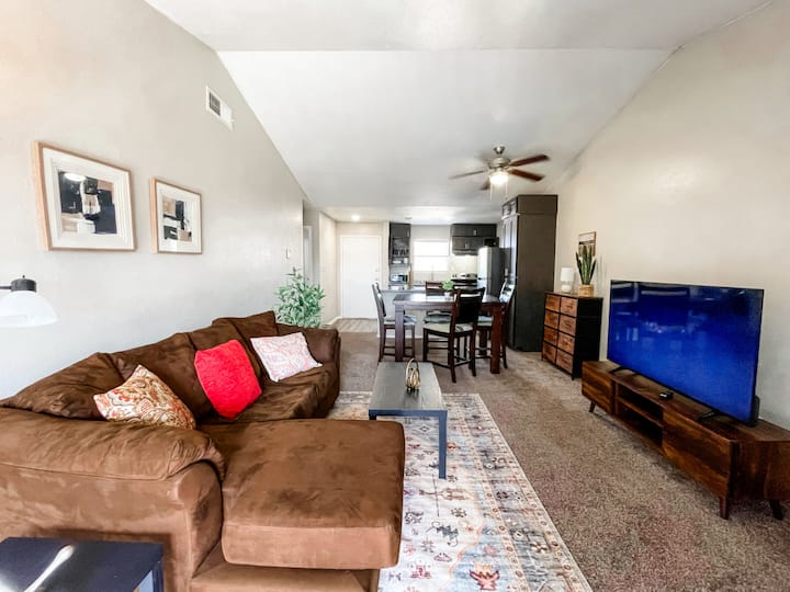 Perfect For Group! 2br, 2ba With Pool! - Three Rivers, TX
