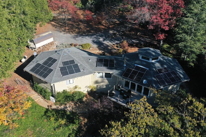 Outdoor Deck• Disc/pool Table • Fireplace • Grill - Pollock Pines, CA