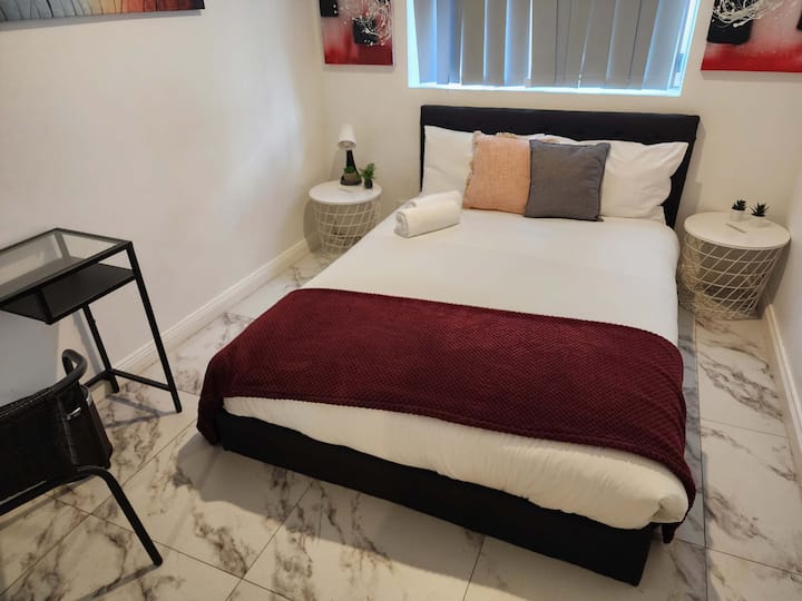 Modern Double Bed Room W/multiple Kitchens & Baths - Saint Andrews