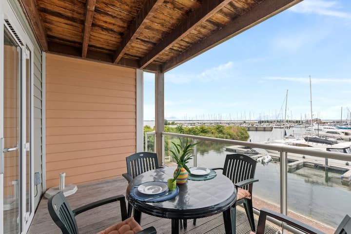 Lovely 2 Bedroom Apartment, Terrace & Harbor View - Hellevoetsluis