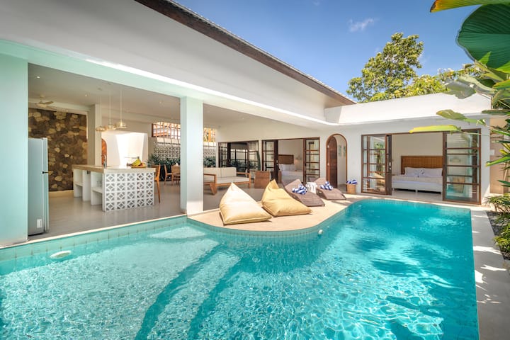 Villa Crusoe Stylish 3br Oasis In Berawa - Bali