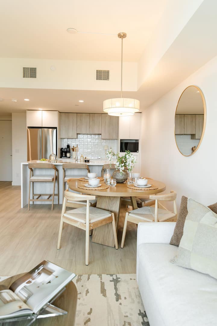 Lakeview Escape | Stylish Waterfront Condo - 基洛納