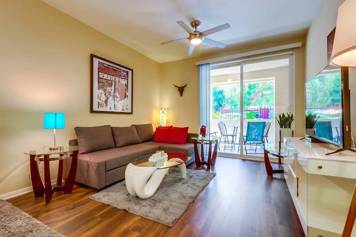 New Disney Apt With Pool & Parking! - Orange, CA