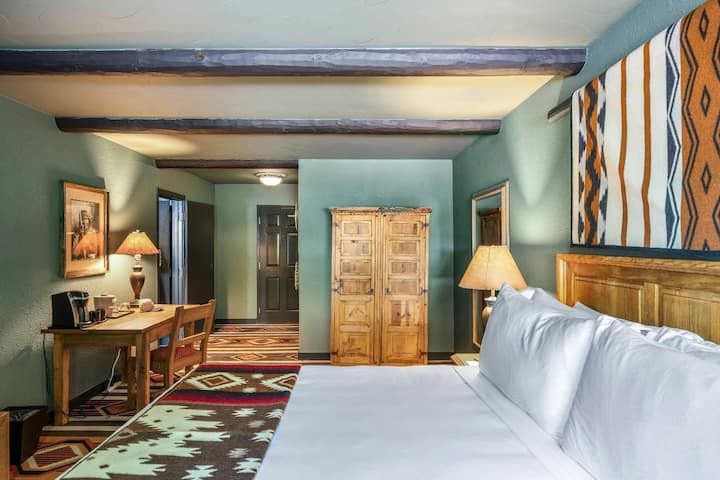 Hotel With Sangre De Christo Mountain Views - Santa Fe, NM