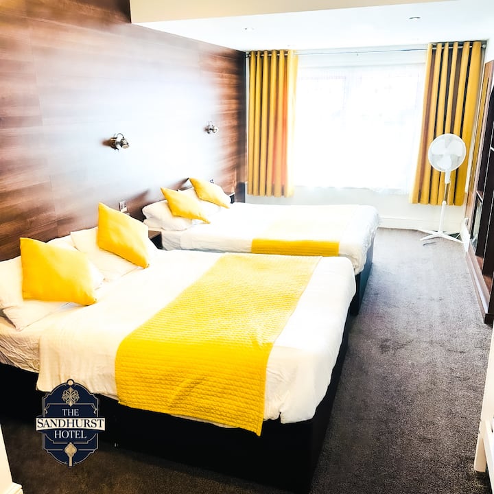 Deluxe Room ( 2 Double And Bunkbeds) - Blackpool