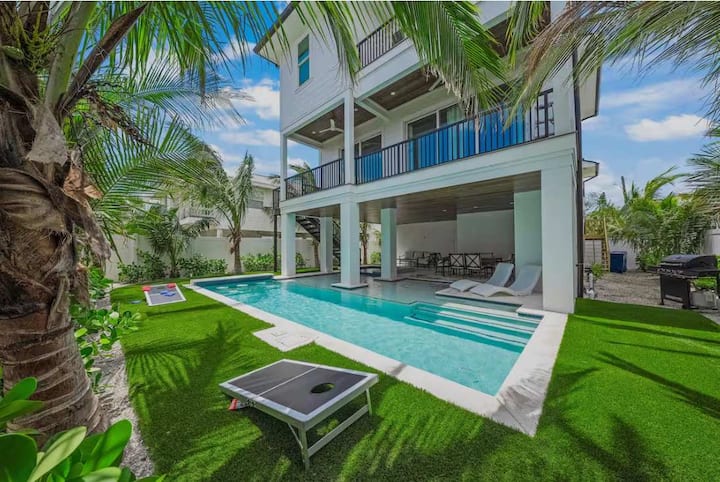 Sunstoppable: Luxury Rental With Pool, Spa, Roof - Bradenton Beach, FL