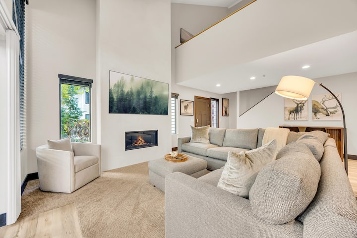 2420 Queen Esther. Remodeled! Sleeps 13! 3 Bd + Lo - Park City, UT