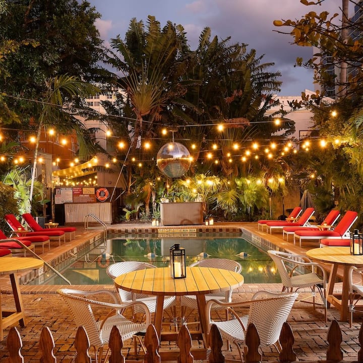 Plant-filled Lounge Spaces Throughout The Hotel - Nueva York