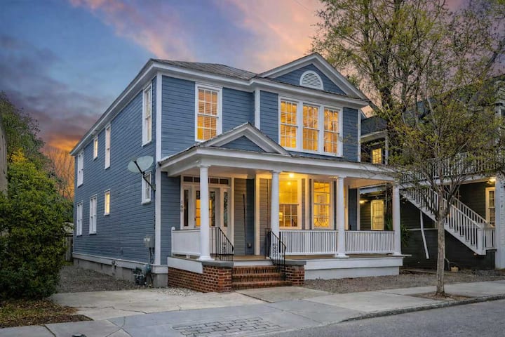 Blue Magnolia | Perfect For Large Groups - Charleston