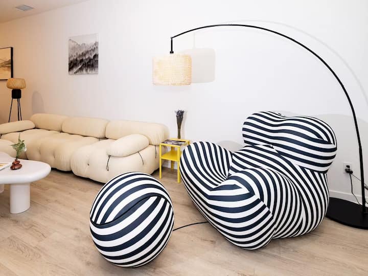 Near Ont Modern Designer Stay Bright Chic Spacious - Ontario, CA