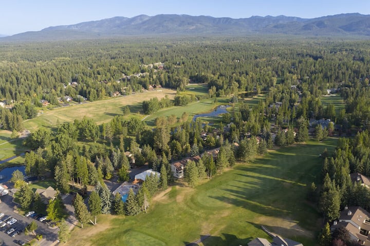 New! Fairway Haven! Right On The Golf Course - Columbia Falls, MT