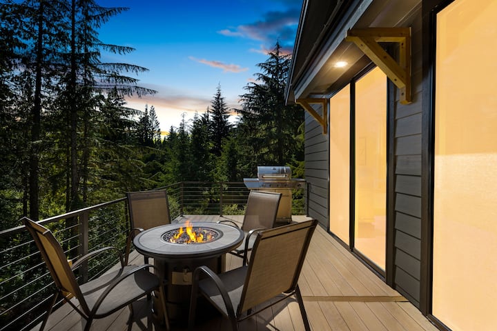 3 Br Sleep 8 • Hot Tub • Fire Pit • Stunning Views - Government Camp, OR