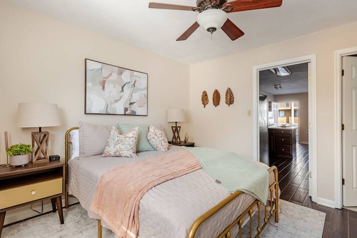 Fsu–doak Condo | Pool, Fast Wifi & Parking (1) - Tallahassee, FL