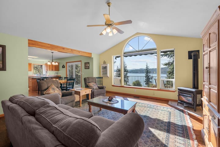 Dog-friendly Lakeview Home W/ Canoes & Game Room - Lake Coeur d'Alene, ID